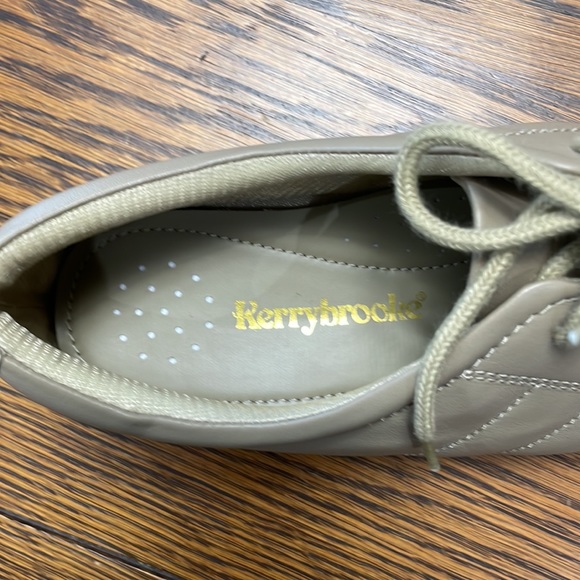 Kerrybrooke | Shoes | Vintage Kerrybrooke Casual Shoes In Taupe New In ...